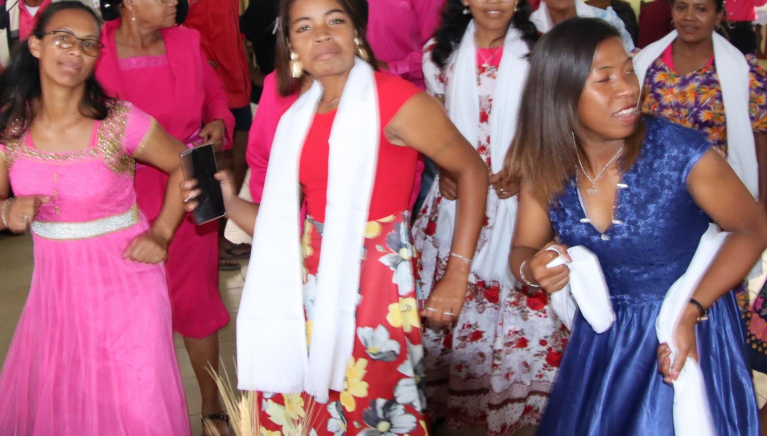 Tanzt und singt! Die Mächtigen von ihren Thronen stoßen! | Pfarrei St ...